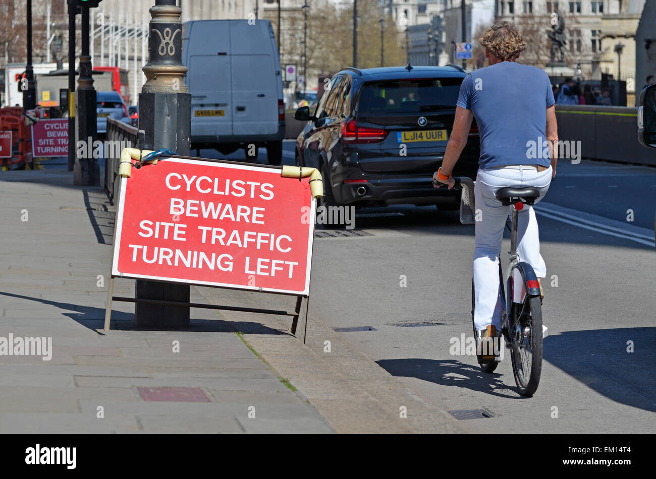 Cyclist warning sign hi-res stock photography and images - Alamy