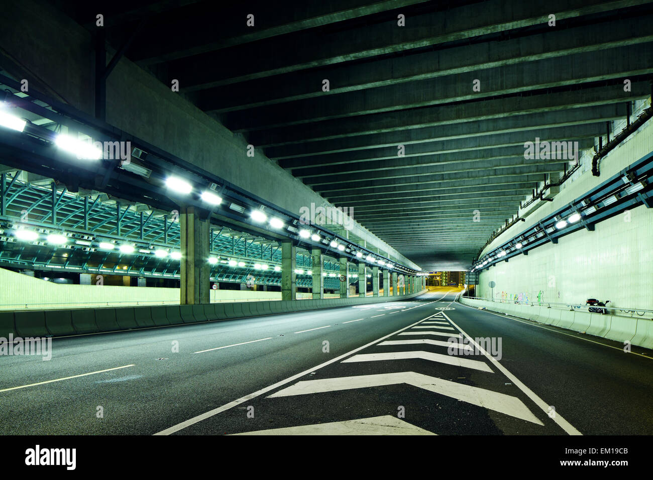 Arrow tunnel hi-res stock photography and images - Alamy