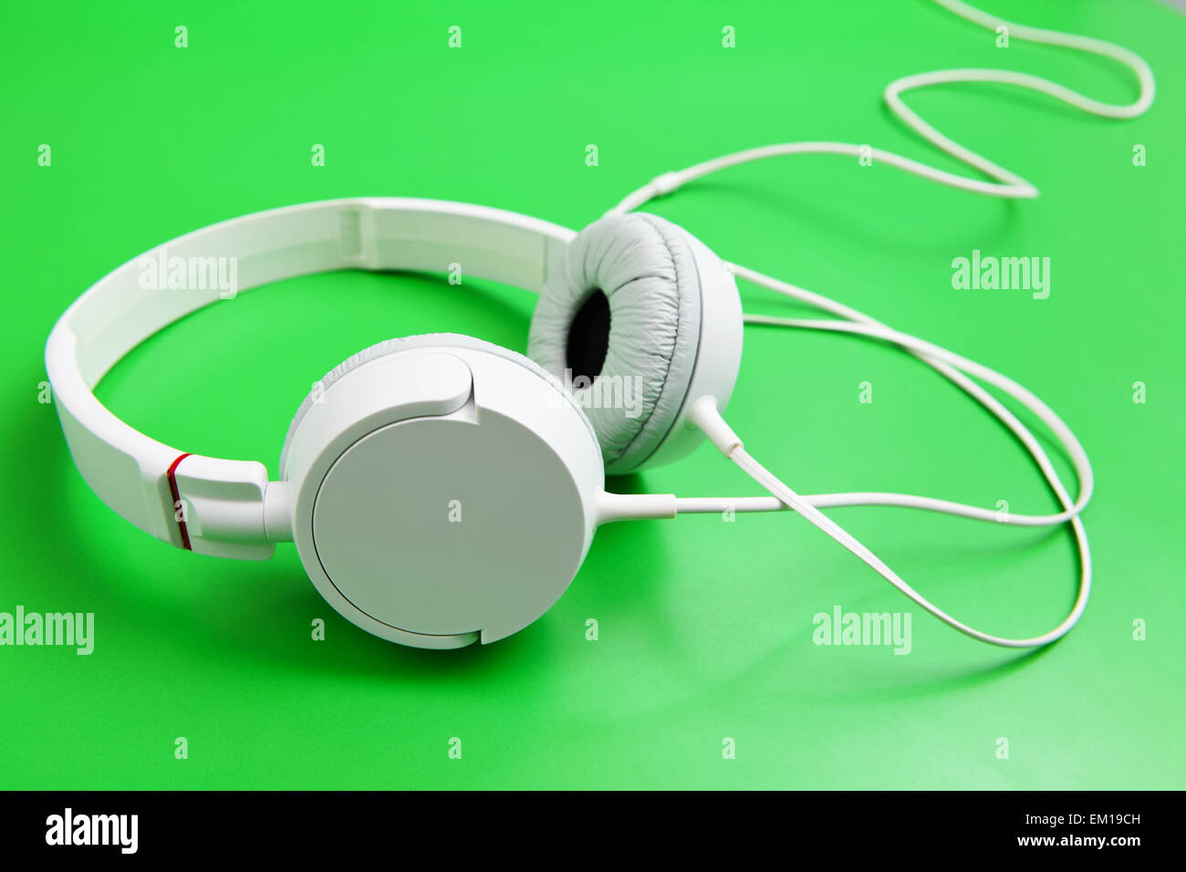 Cable headphone hi-res stock photography and images - Alamy