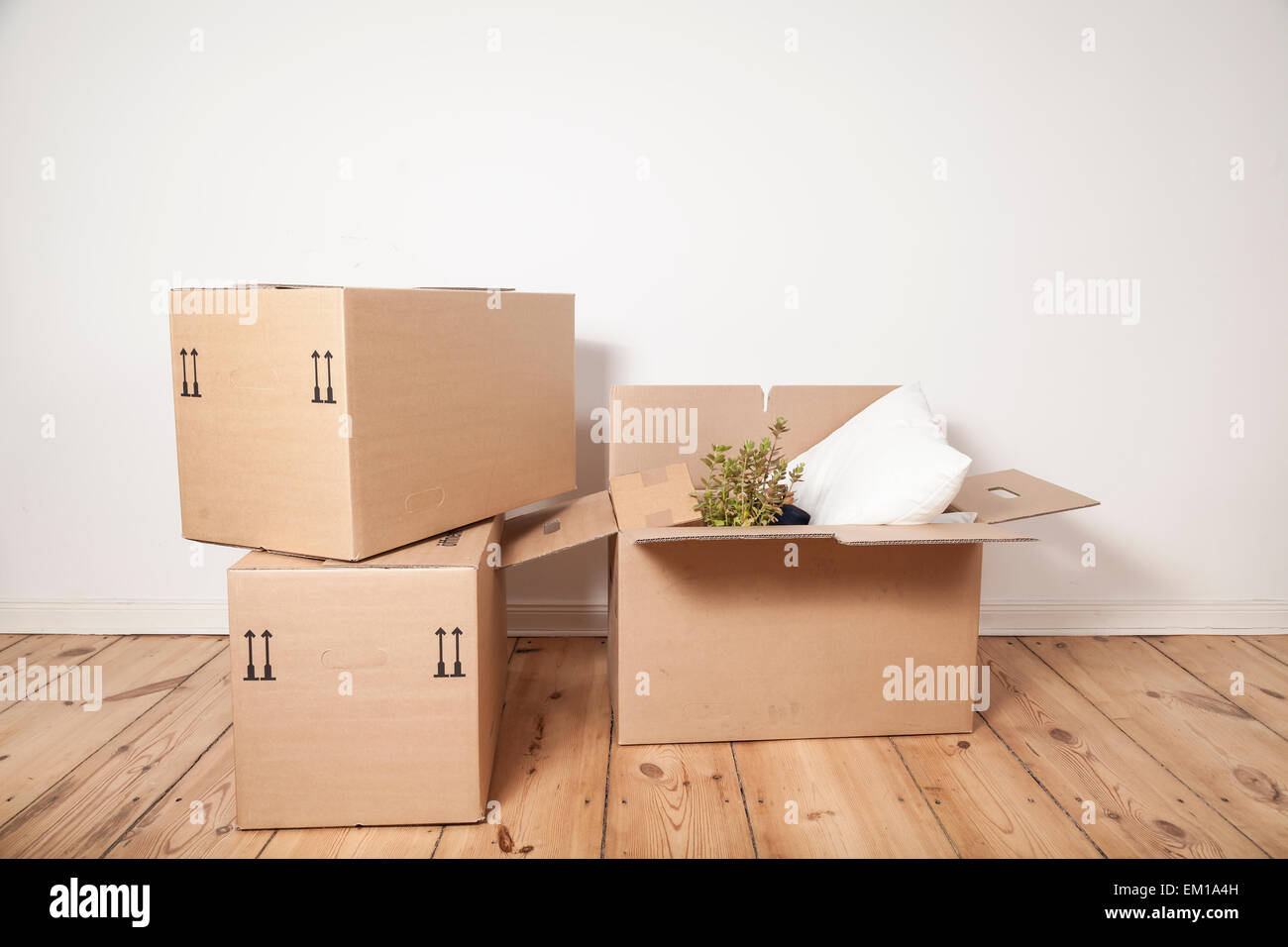 Present shipping house hi-res stock photography and images - Alamy