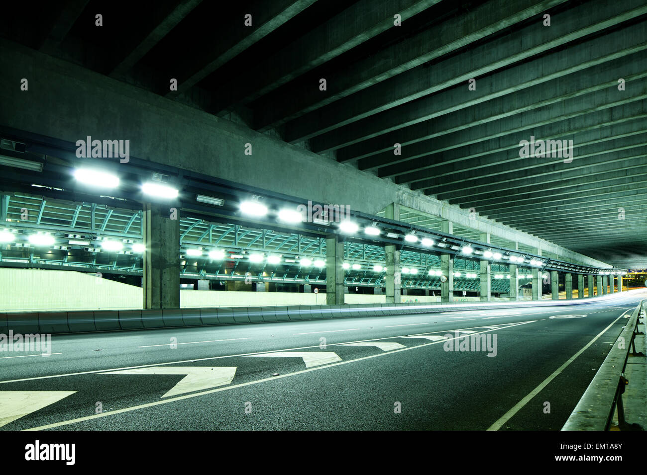 Arrow tunnel hi-res stock photography and images - Alamy