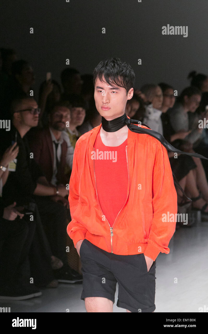 Male model catwalk hi-res stock photography and images - Alamy