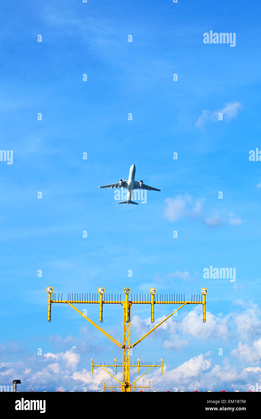 Aeroplane approach landing direction light Stock Photo - Alamy
