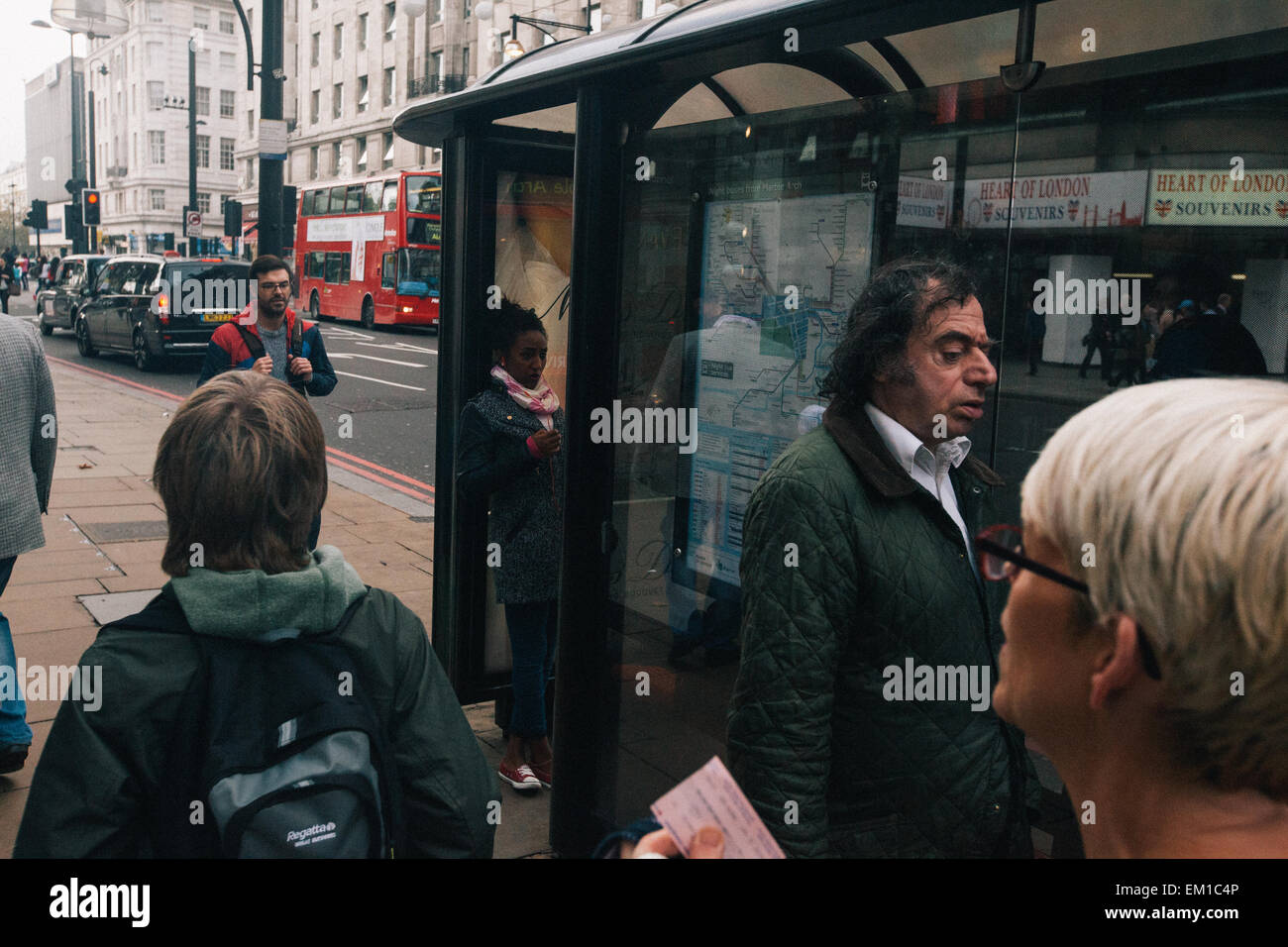 Bus stop rain hi-res stock photography and images - Alamy