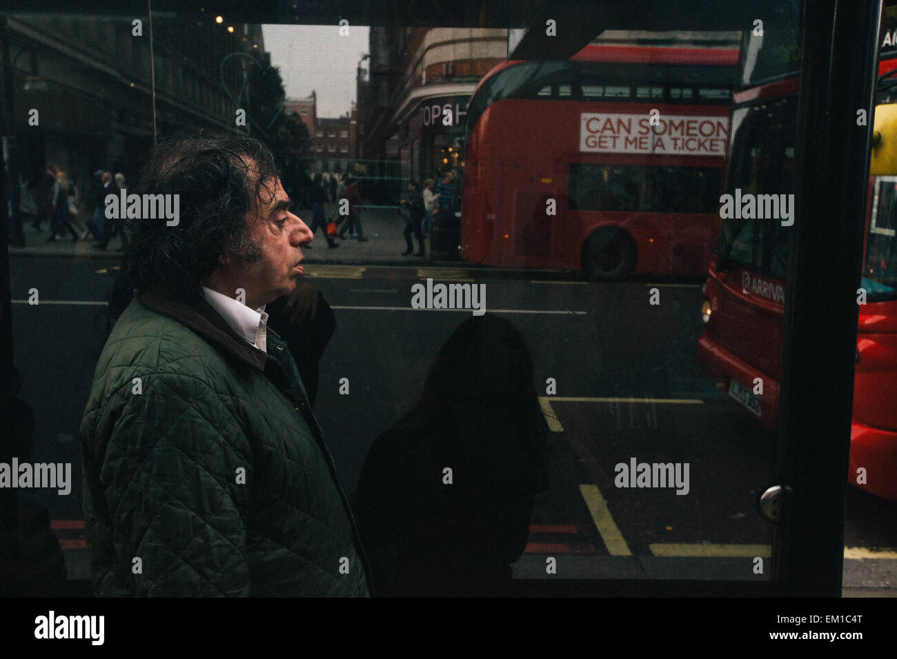 London yellow rain coat hi-res stock photography and images - Alamy