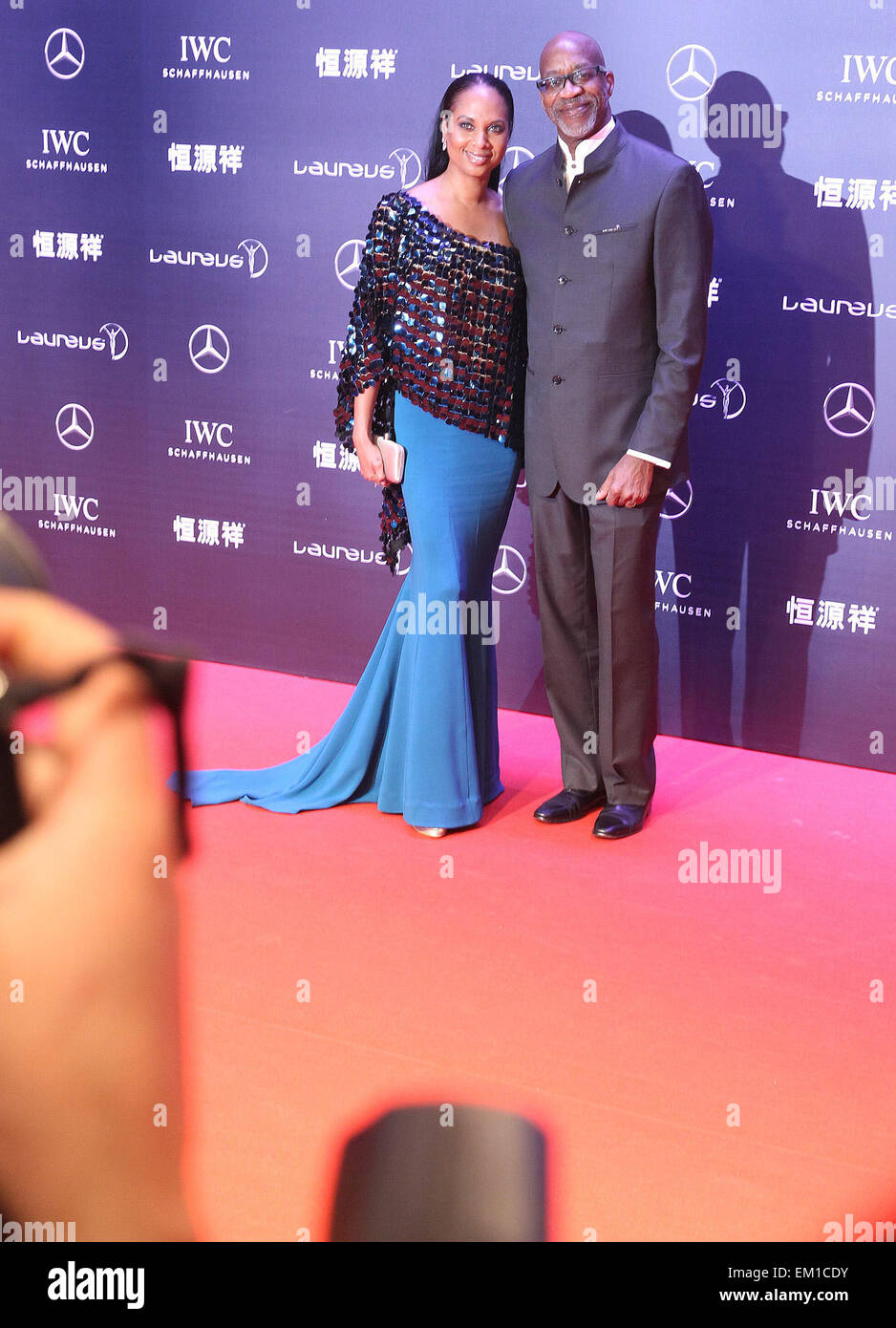 Shanghai. 15th Apr, 2015. Laureus chairman Edwin Moses (R) and his wife ...