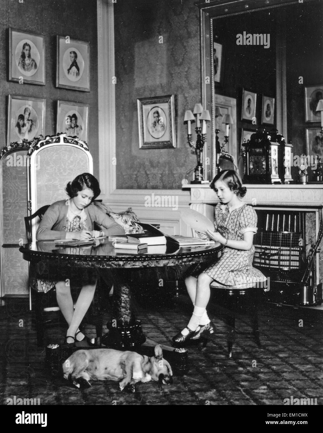 Princess elizabeth windsor 1940 hi-res stock photography and images - Alamy