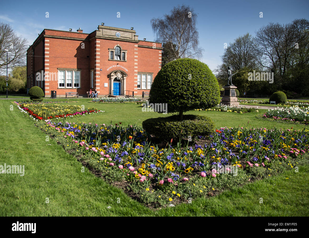 Nuneaton Museum & Art Gallery in Riversley Park, Nuneaton, Warwickshire ...
