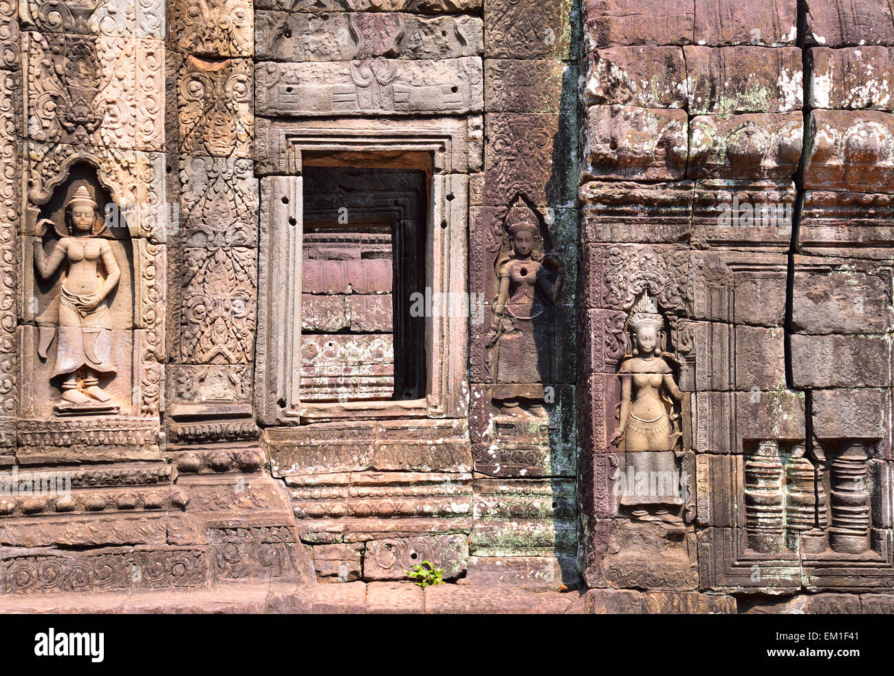 Apsara relief sculpture hi-res stock photography and images - Alamy