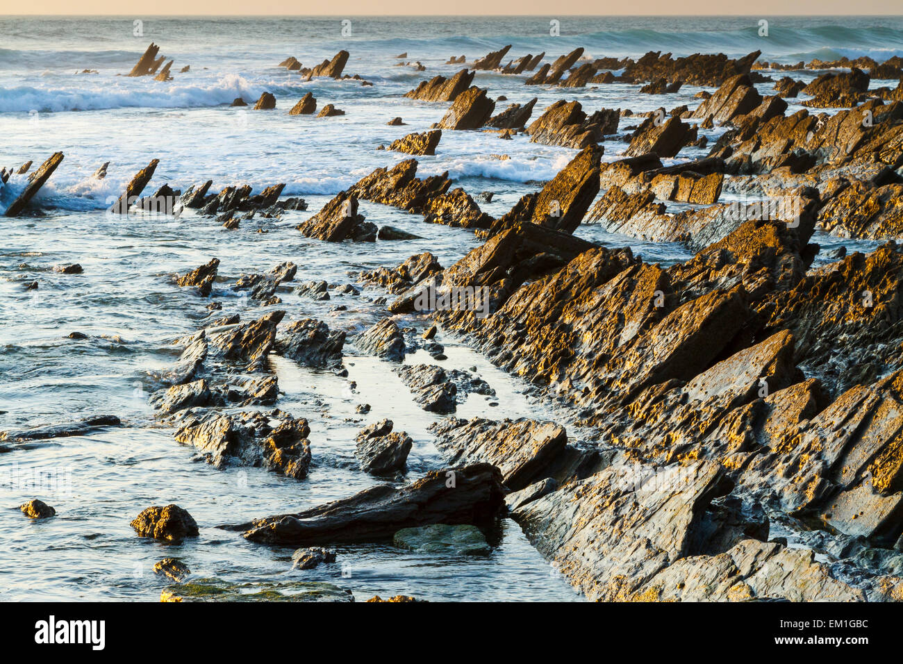 Rocky waterside landscape hi-res stock photography and images - Alamy