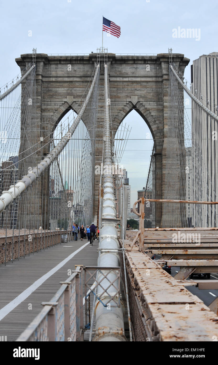 Brooklyn bridge cables hi-res stock photography and images - Alamy