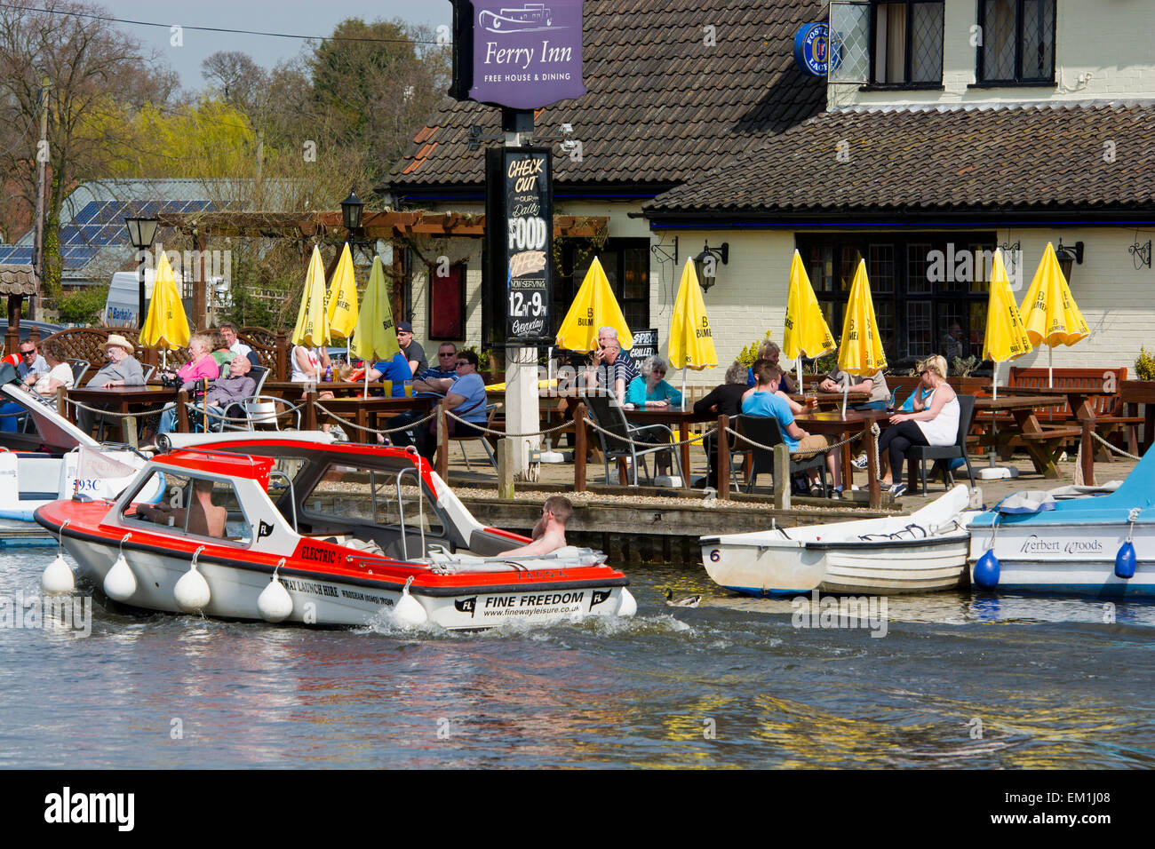 Ferry inn pub by the river public house Stock Photo - Alamy