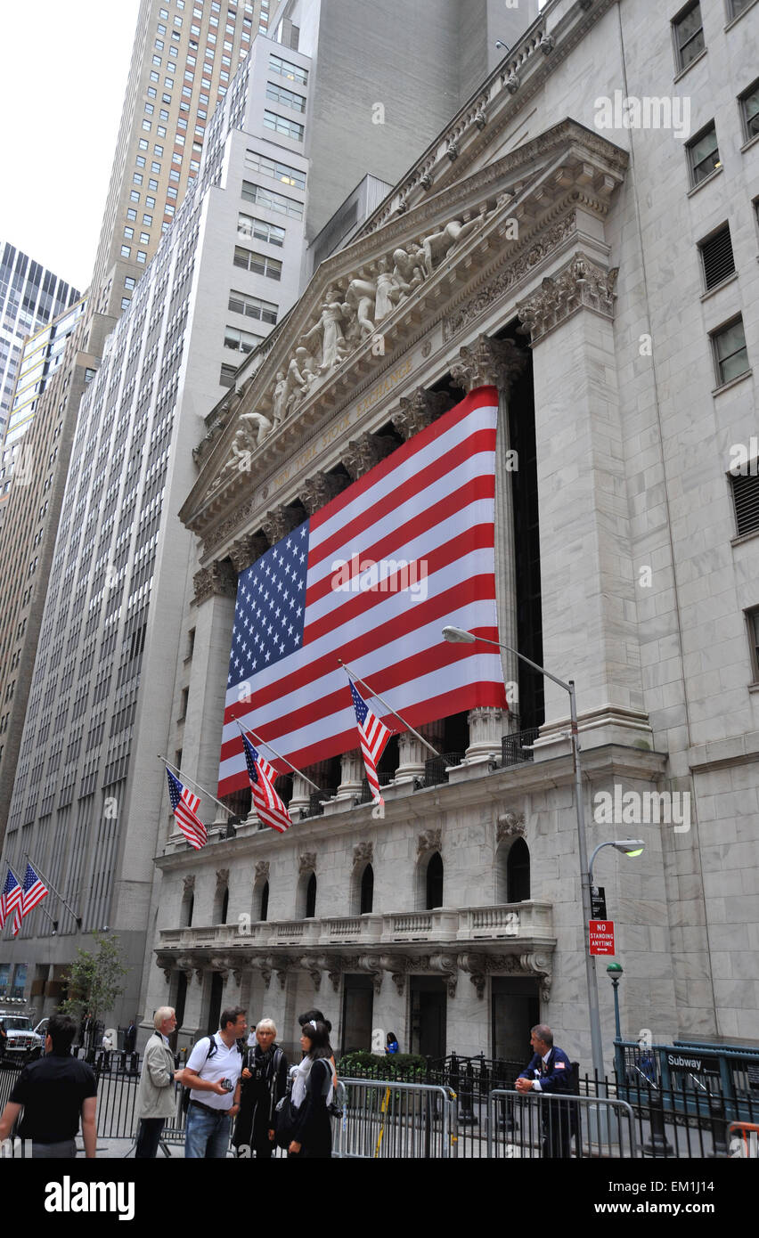Wall street american flag hi-res stock photography and images - Alamy