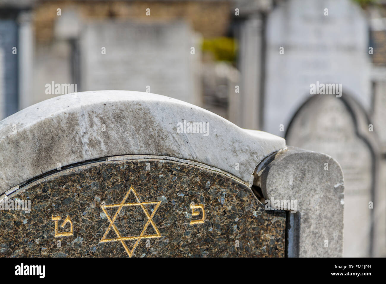 Star of david headstone hi-res stock photography and images - Alamy