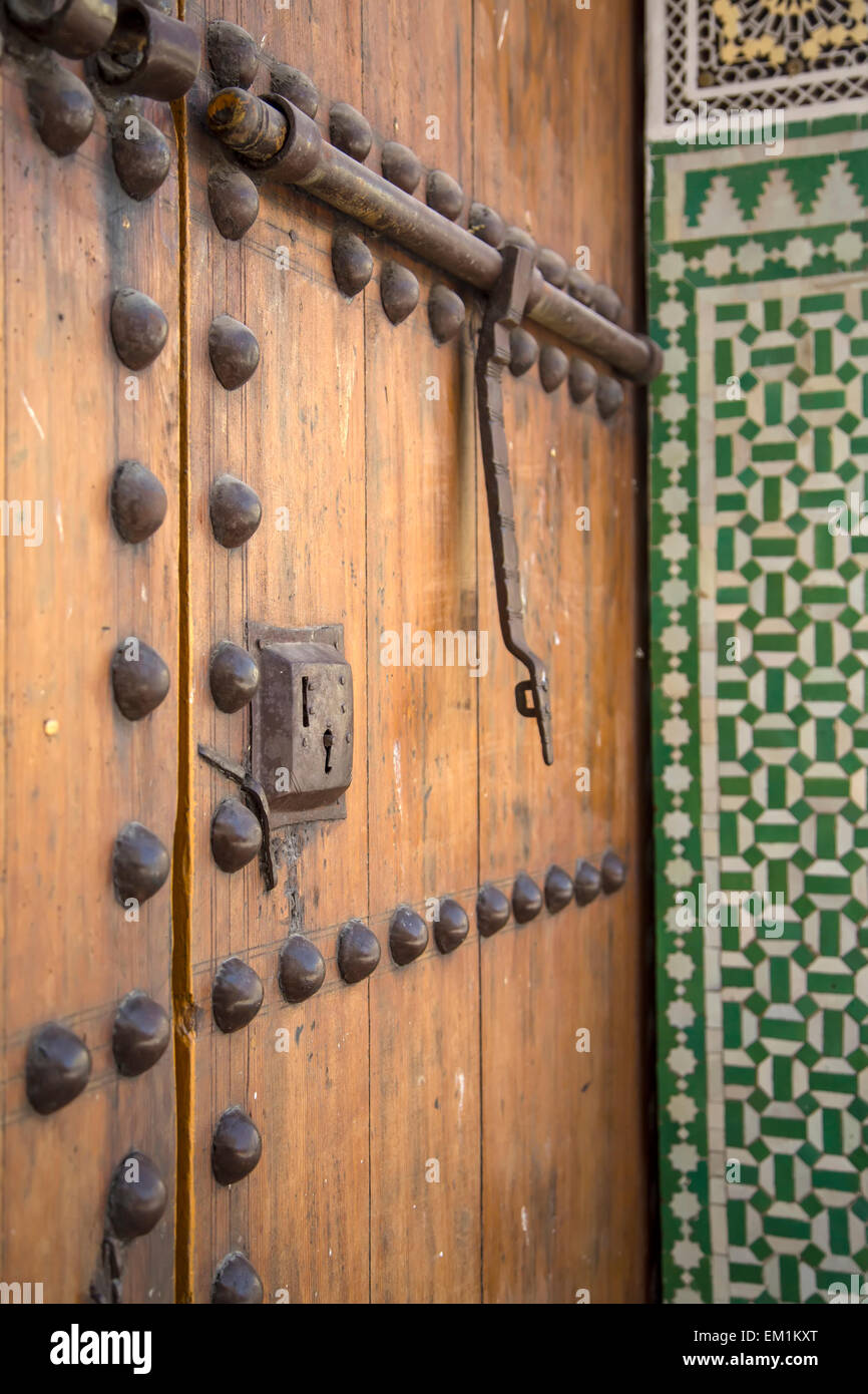 Islamic wooden door mosque hi-res stock photography and images - Alamy