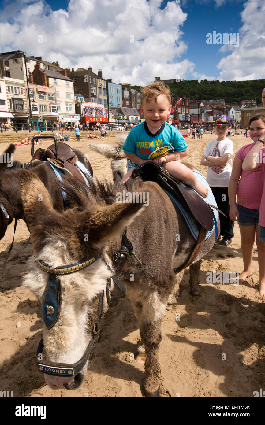 Donkeys on beach scarborough hi-res stock photography and images - Alamy
