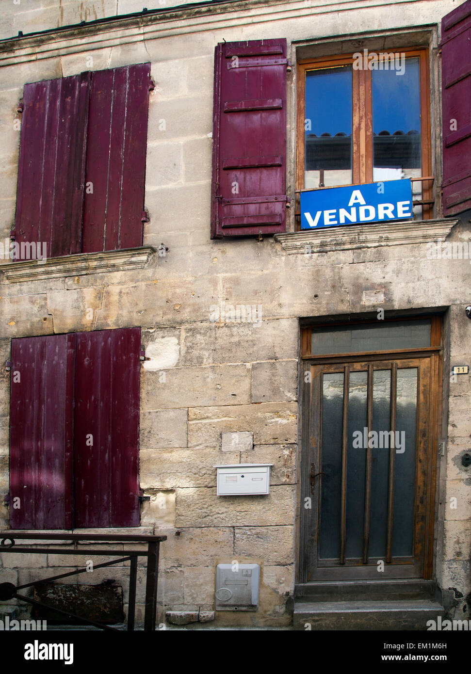 French house sale sign hi-res stock photography and images - Alamy