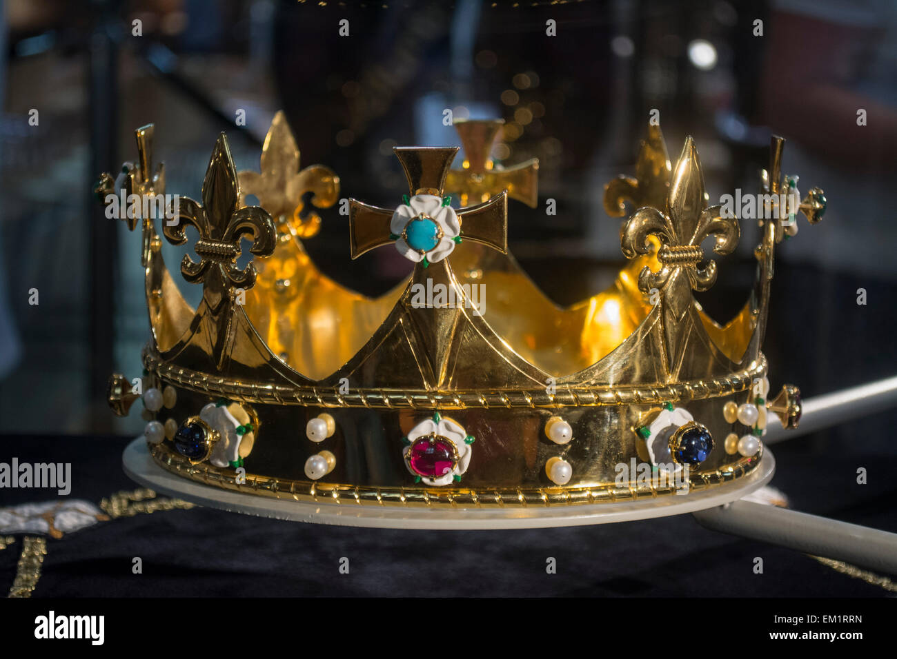 Replica Crown of King Richard III on display at Leicester Cathedral ...