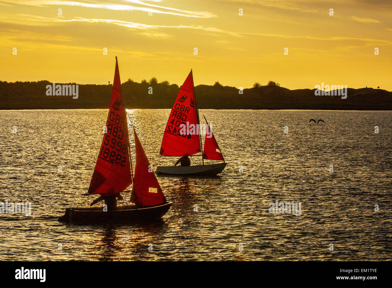 Southport, Merseyside, UK 15th April, 2015. UK Weather. 'Ladies who ...