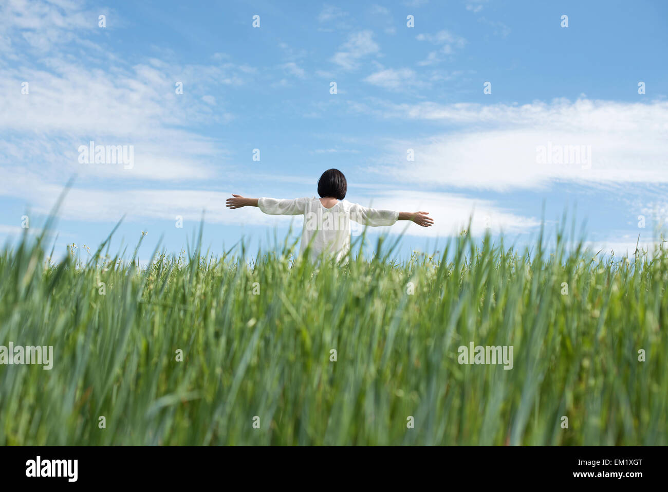 Girl arms open hi-res stock photography and images - Alamy
