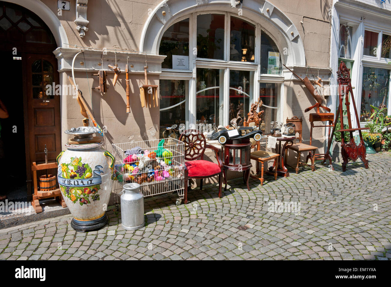 Antique store fronts hi-res stock photography and images - Alamy