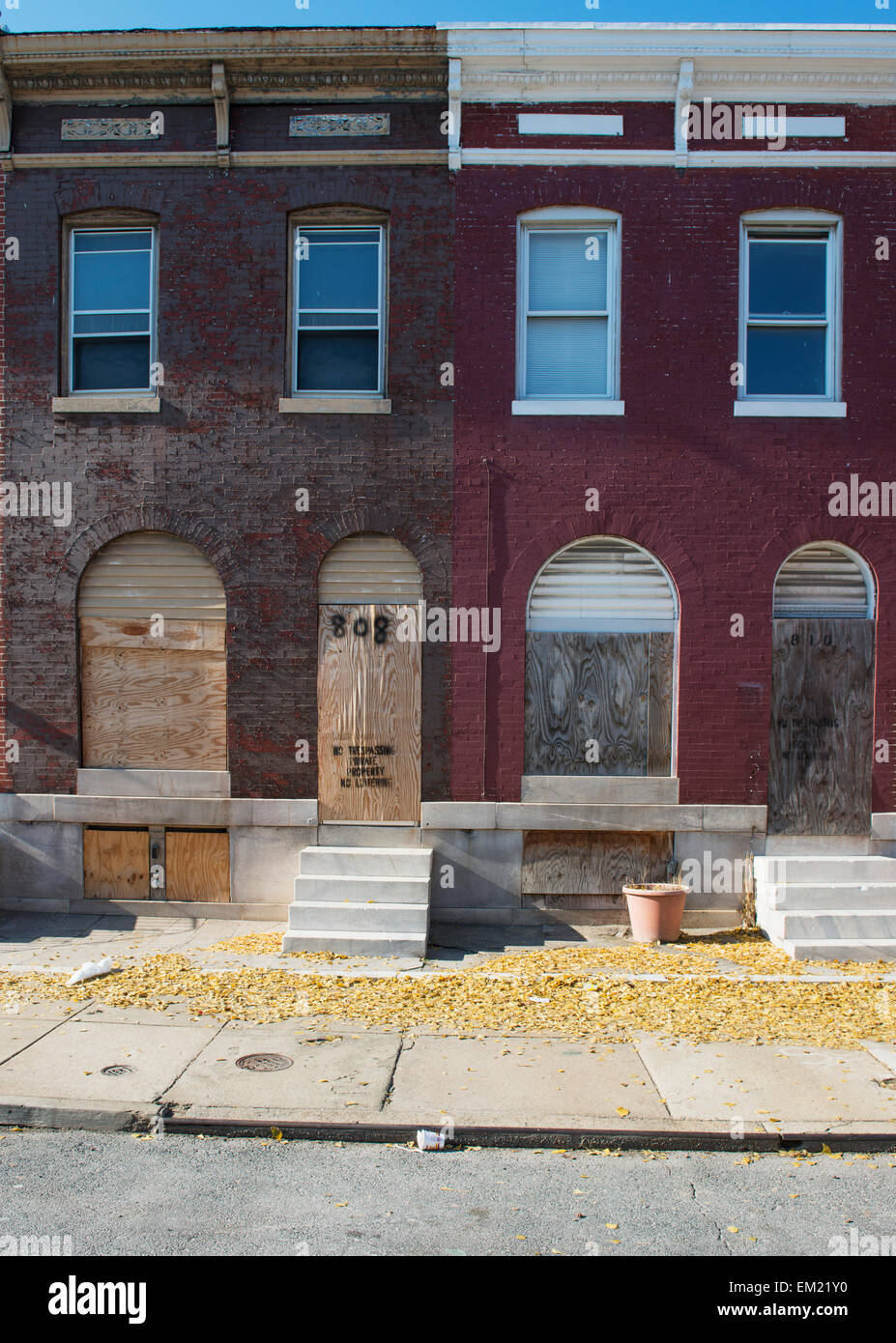 Baltimore row houses abandoned hi-res stock photography and images - Alamy
