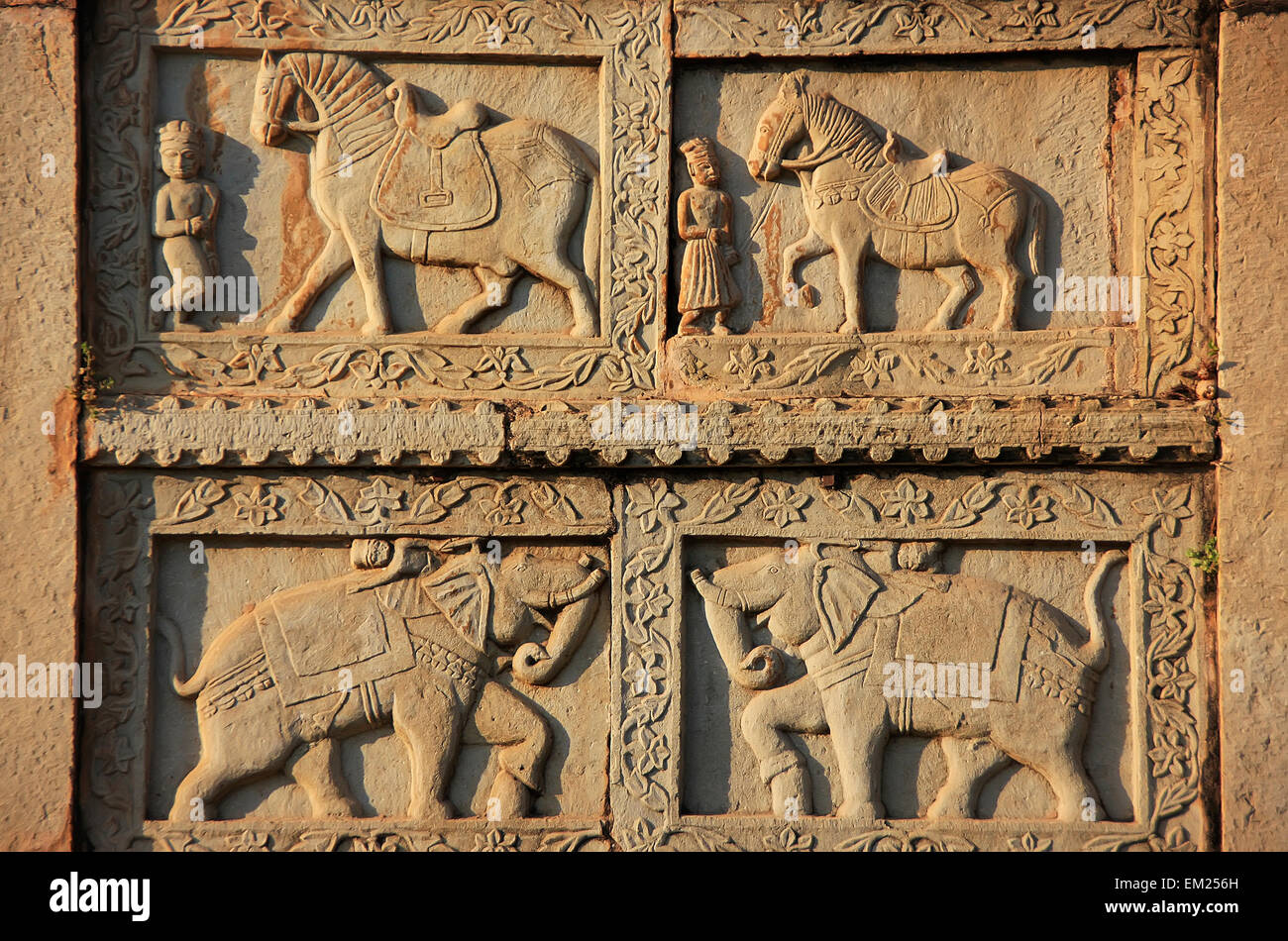 Pillared cenotaph hi-res stock photography and images - Alamy
