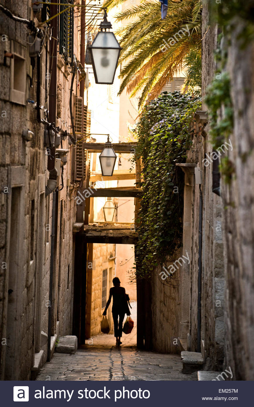 Alley Silhouette High Resolution Stock Photography And Images Alamy