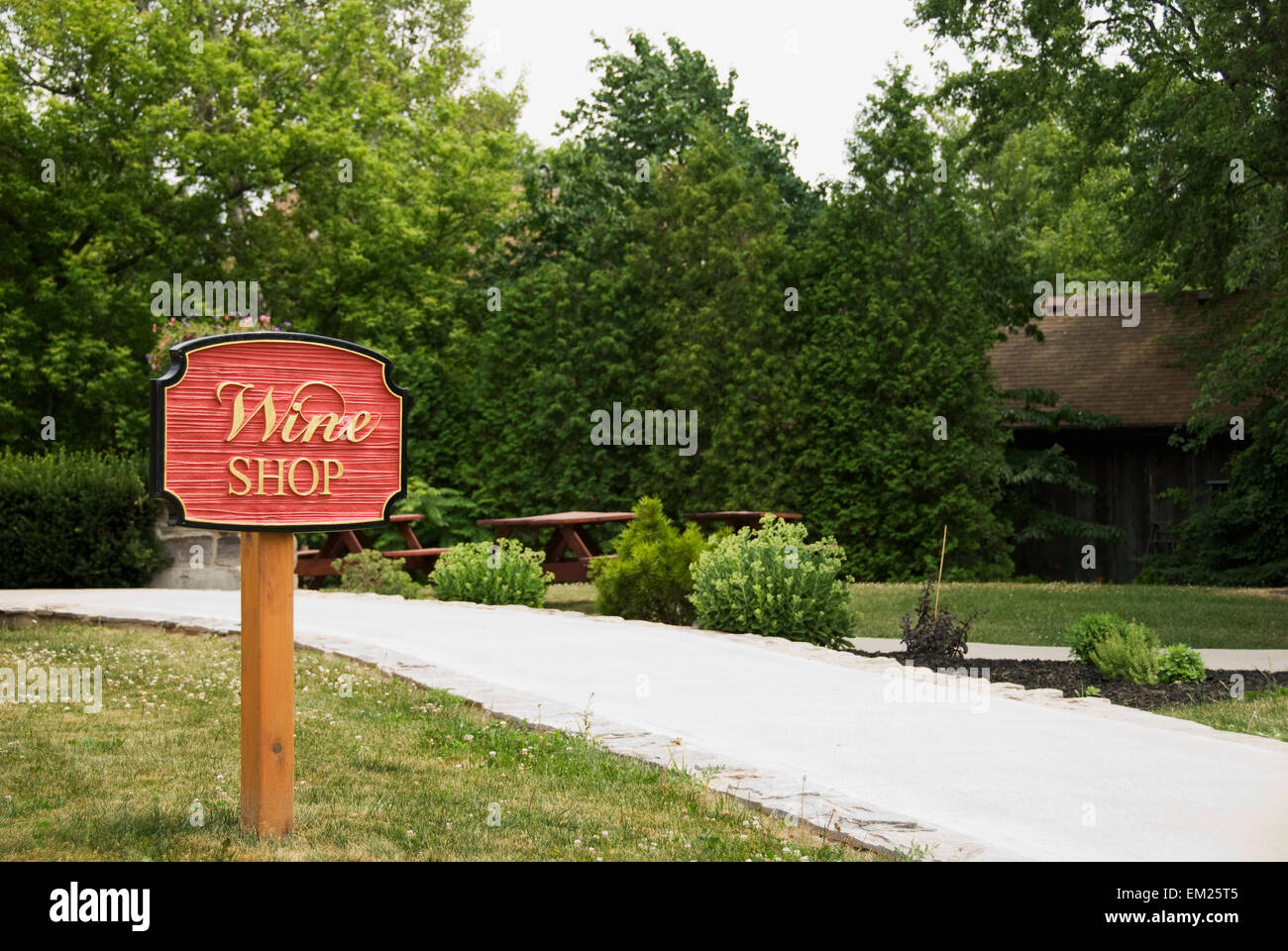 Entrance sign signage winery hi-res stock photography and images - Alamy