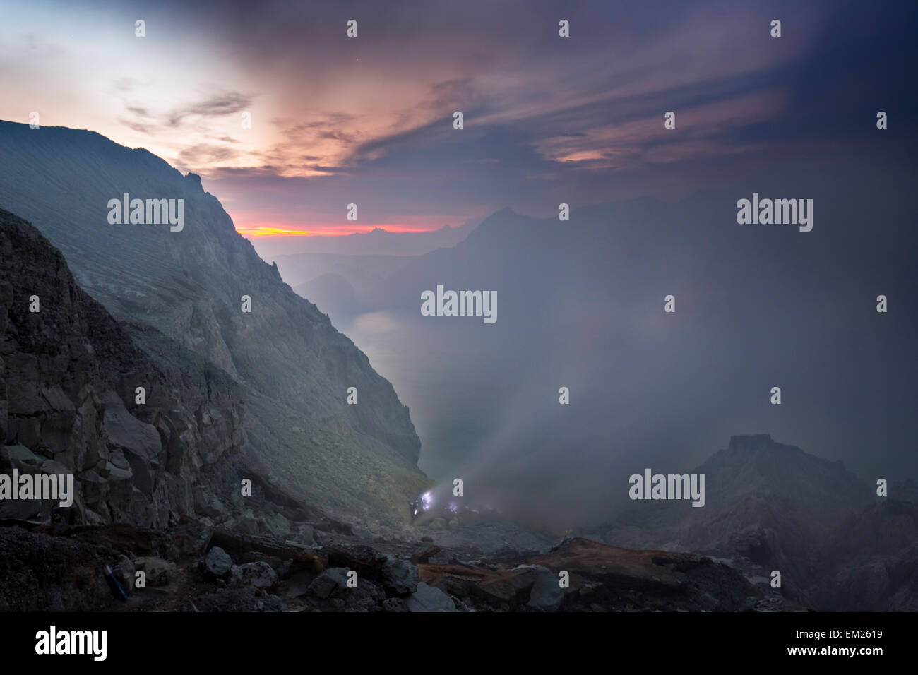 Molten sulfur hi-res stock photography and images - Alamy