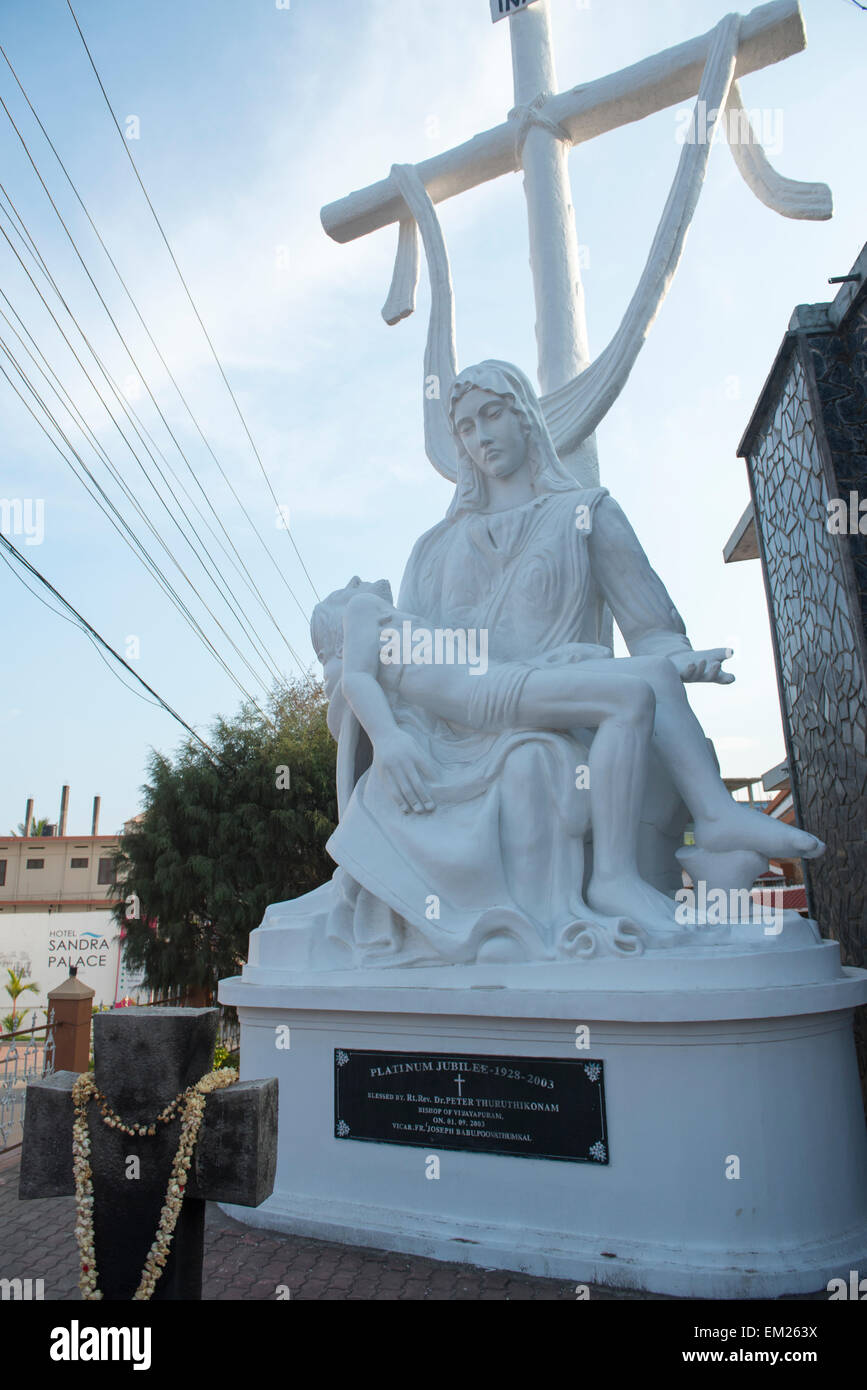 Statue outside a temple in Kumily, Kerala India Stock Photo - Alamy