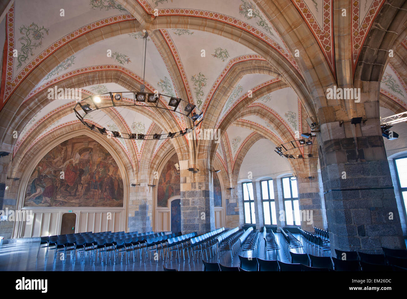 Medieval coronation chair hi-res stock photography and images - Alamy