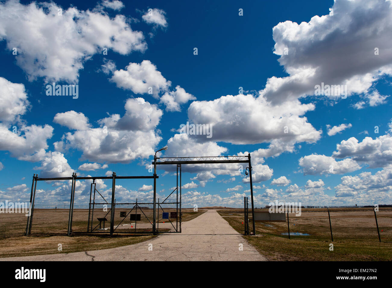 Open gate hi-res stock photography and images - Alamy