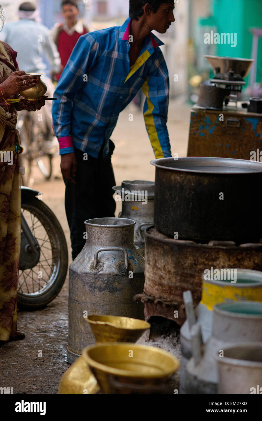 MIlkmand selling milk door to door at Bundi Stock Photo - Alamy