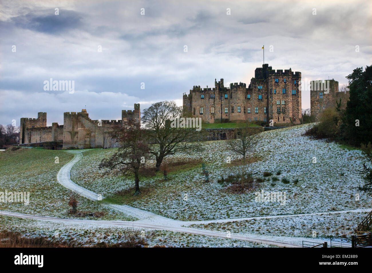 Alnwick castle northumberland snow hi-res stock photography and images ...