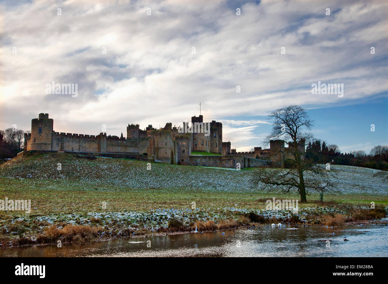Alnwick castle northumberland snow hi-res stock photography and images ...