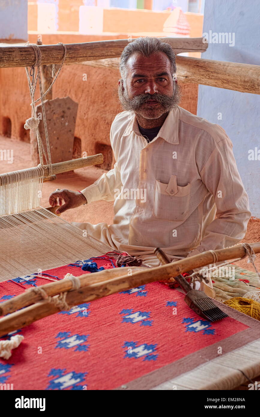 Weaving a fabric Stock Photo - Alamy