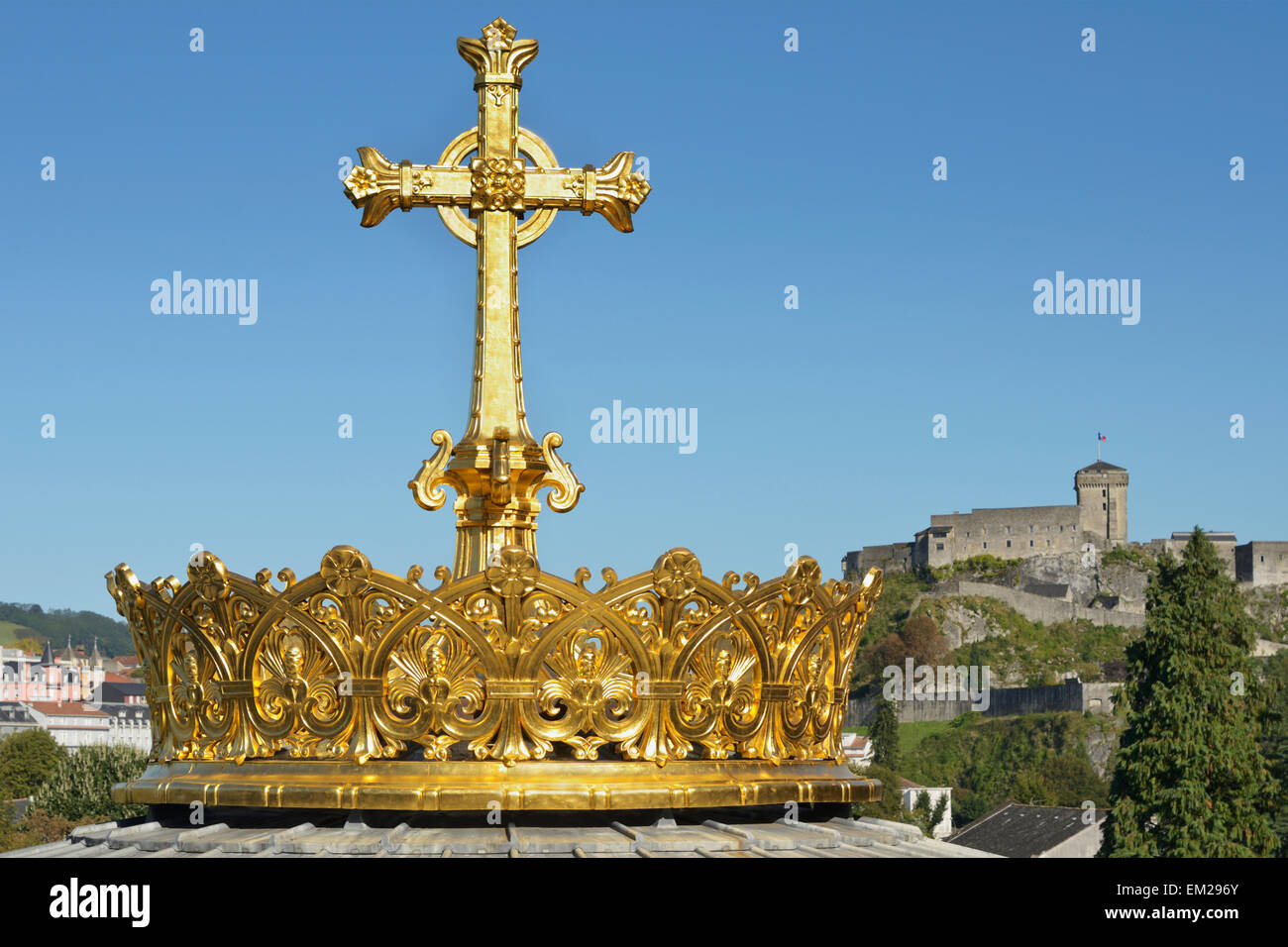 Crown cross hi-res stock photography and images - Alamy