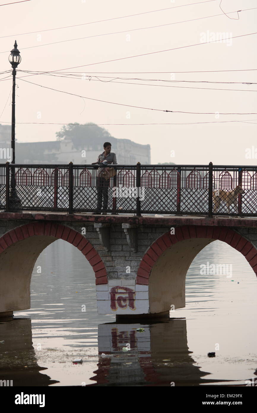 Bridge over lake pichola udaipur hi-res stock photography and images ...