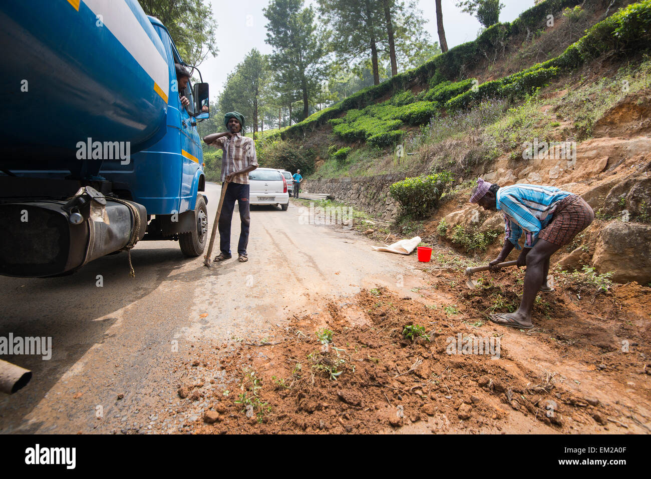 Digging road india hi-res stock photography and images - Alamy
