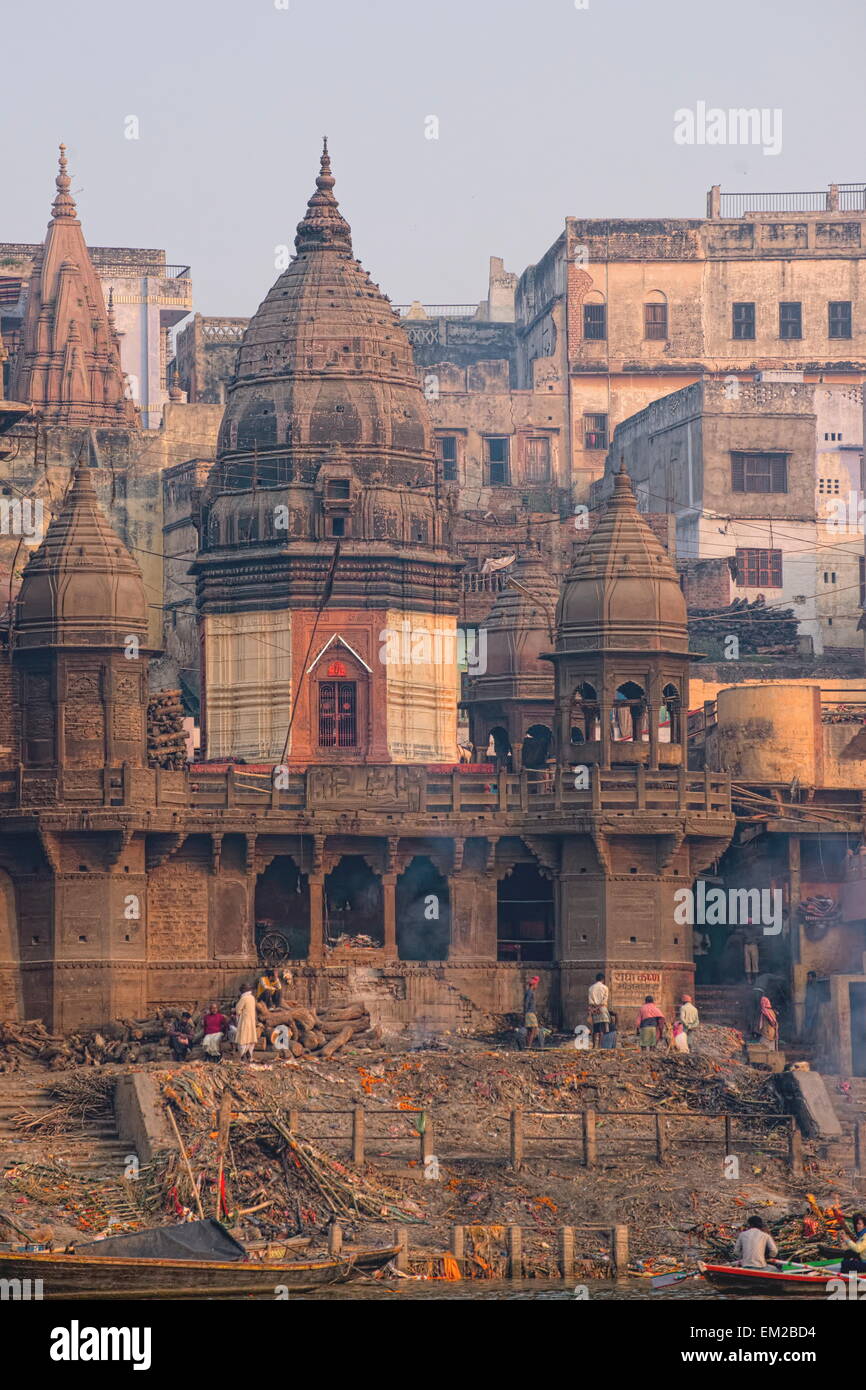 Manikarnika, the main burning ghat of Varanasi Stock Photo - Alamy