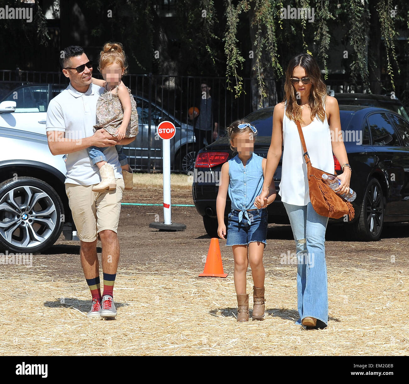 Jessica Alba and Cash Warren take their daughters Honor and Haven to Mr ...