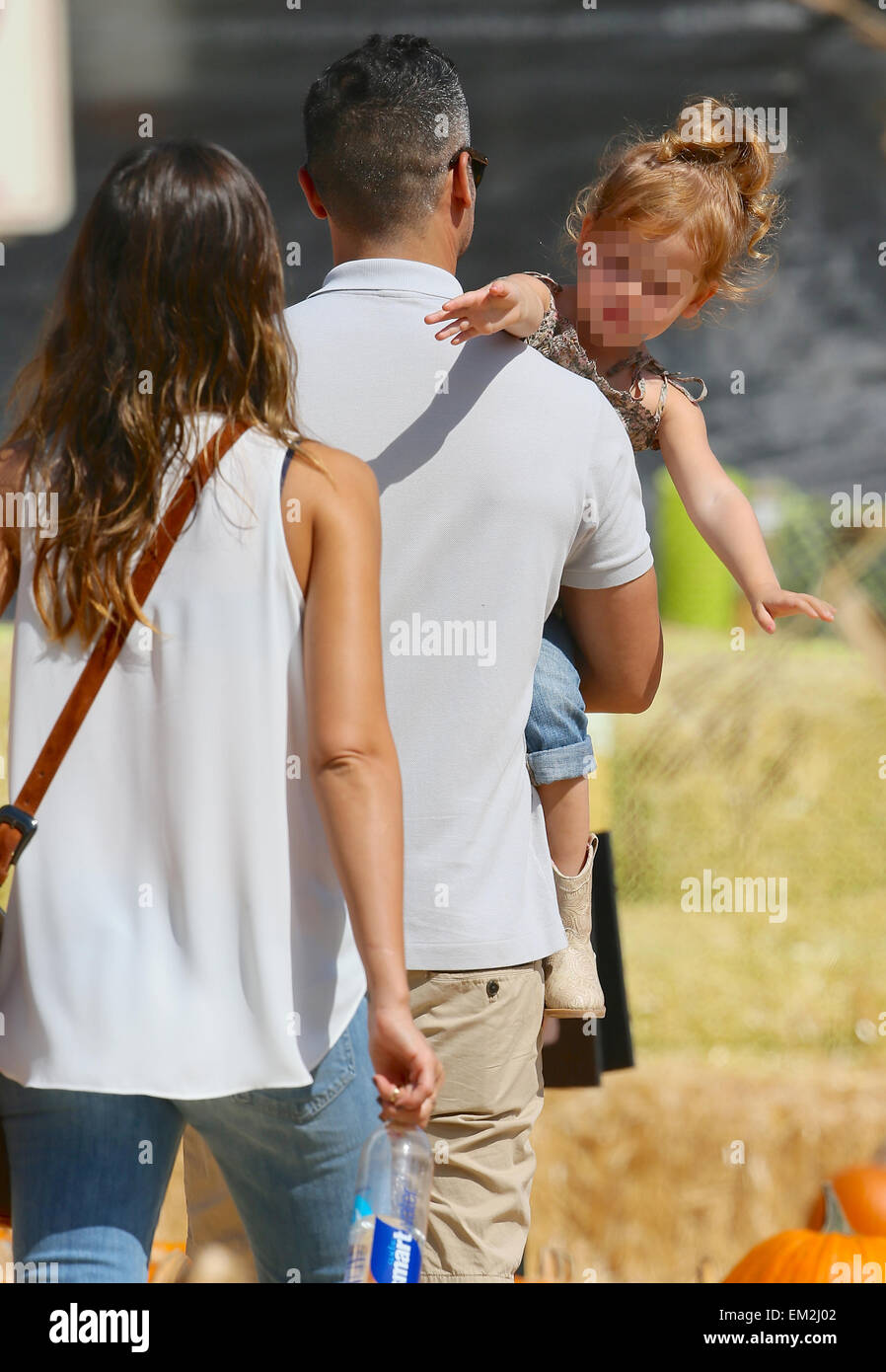 Jessica Alba and Cash Warren take their daughters Honor and Haven to Mr ...
