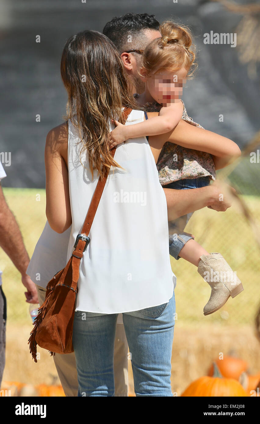 Jessica Alba and Cash Warren take their daughters Honor and Haven to Mr ...