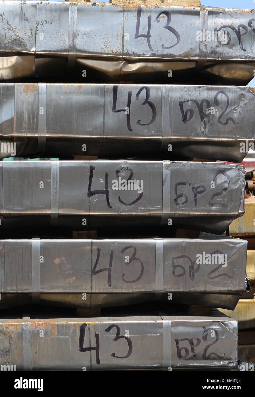 warehouse for shipping, handling and storage of sheet metal in packs ...