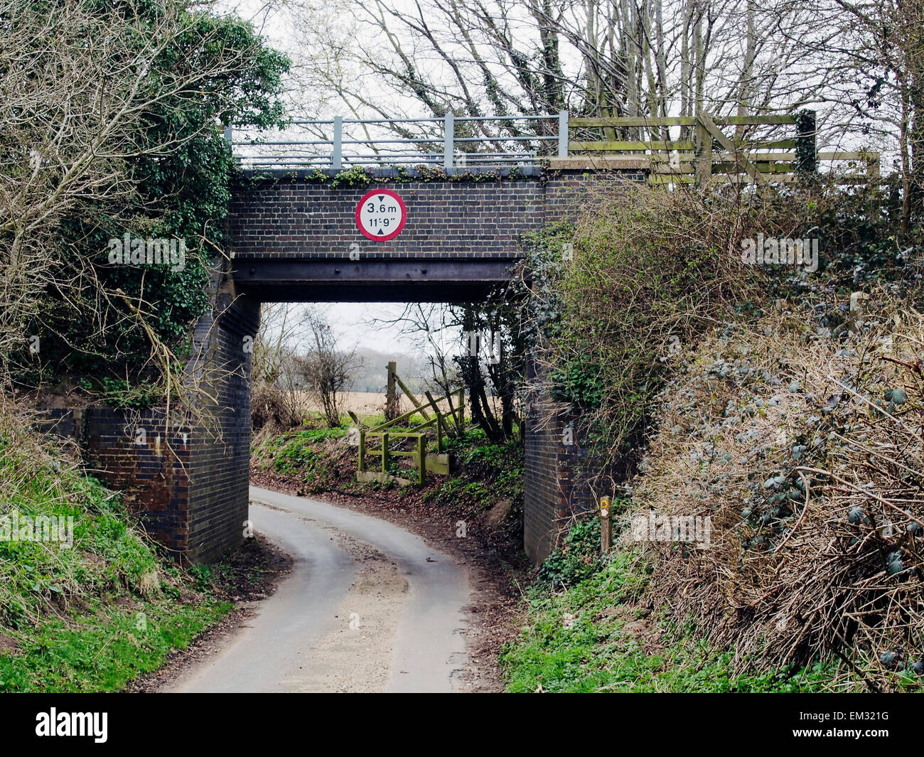 Low bridge warning sign hi-res stock photography and images - Alamy