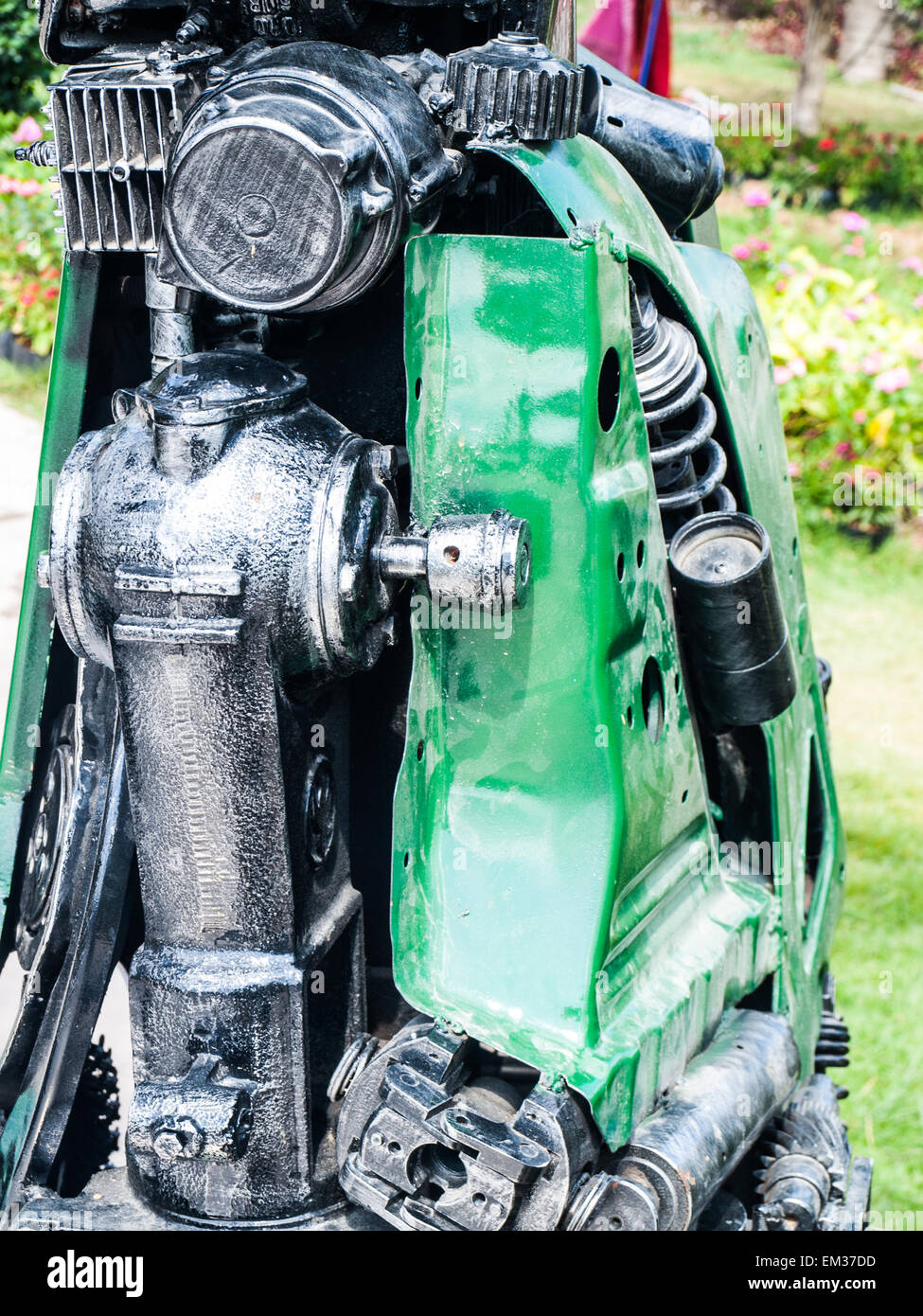 Chrome industrial sculpture hi-res stock photography and images - Alamy