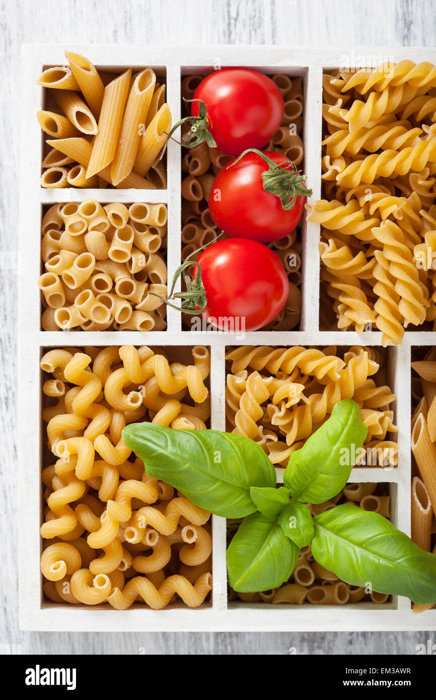 Uncooked spaghetti box hi-res stock photography and images - Alamy
