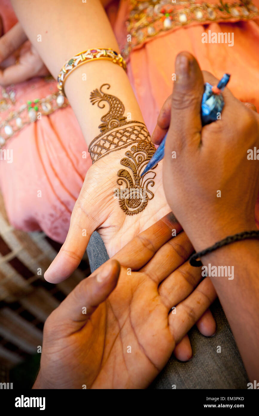 Womans hand mehndi design hi-res stock photography and images - Alamy