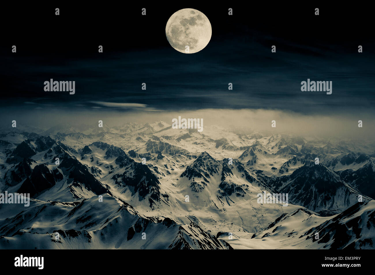 Moonlight moon winter mountain hi-res stock photography and images - Alamy